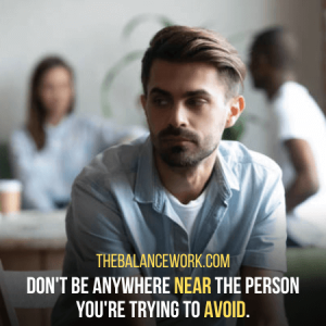 How To Ignore A Coworker In 17 Smart Ways | TheBalanceWork